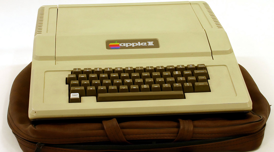 Apple II Manual With Jobs Note Sells for $800,000